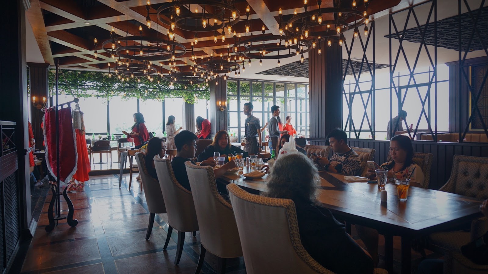 The Socialite Bistro & Lounge Surabaya (Review) | Laura Angelia