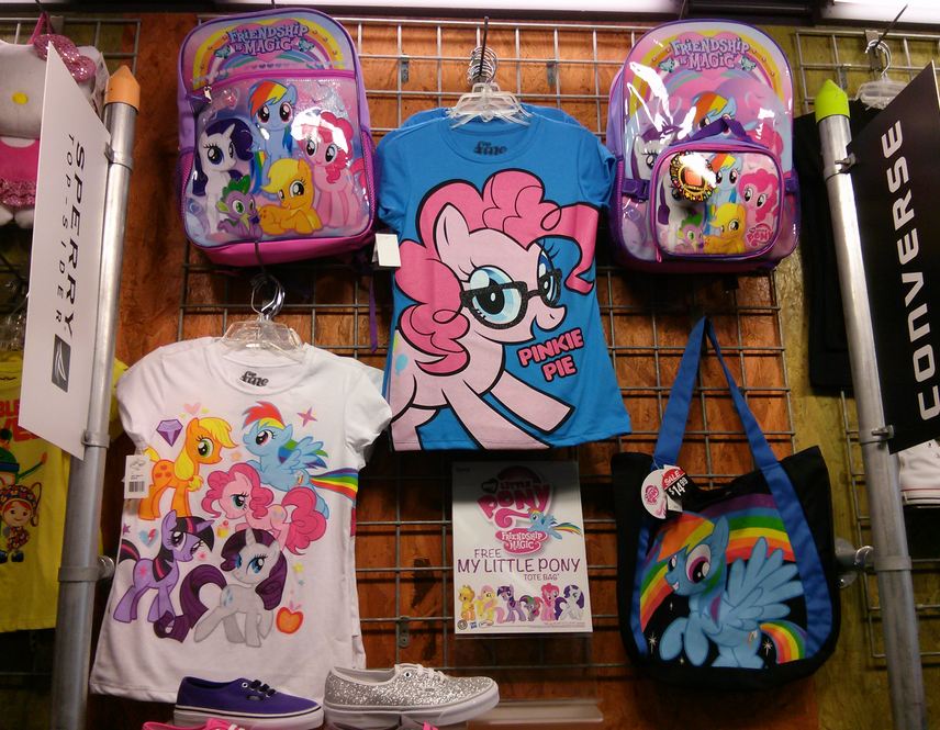 Equestria Daily - MLP Stuff!: Random Merch: Binders, Folders, Worldwide ...