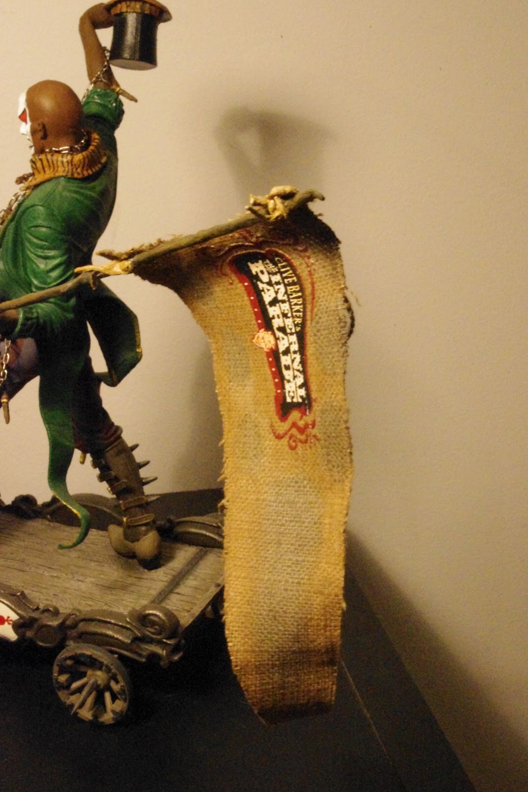 Na Boca Do Lobo: CLIVE BARKER'S INFERNAL PARADE - TOM REQUIEM