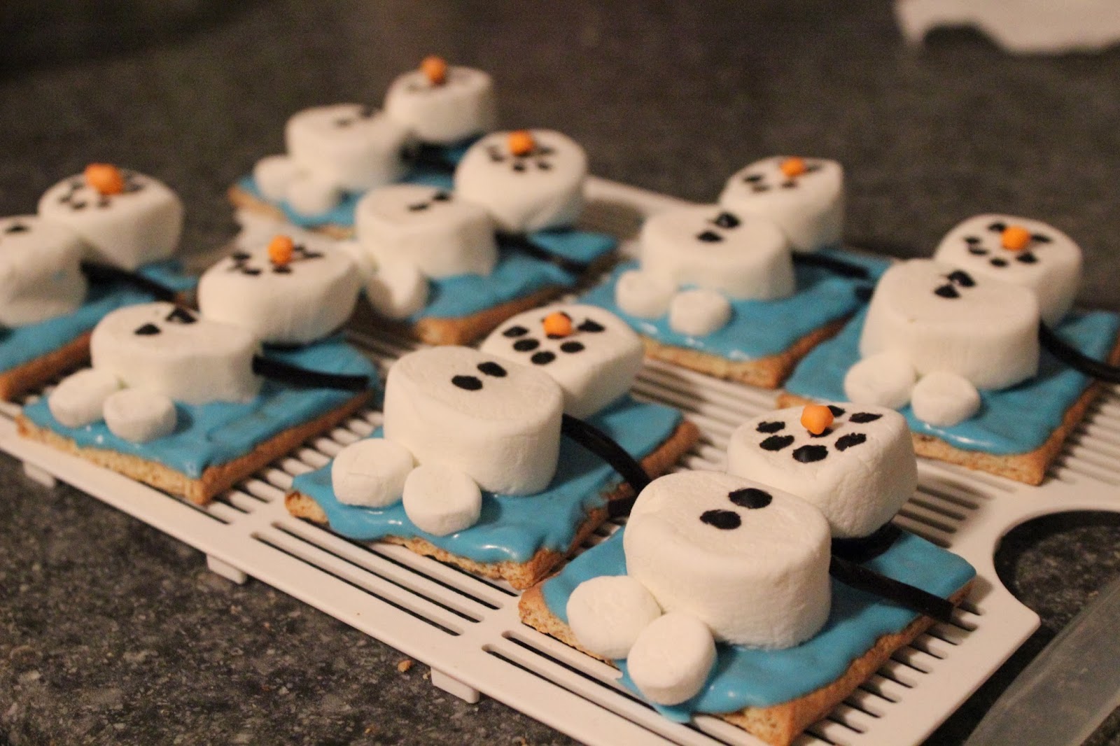 BusyBeeBets: Edible Snowmen!