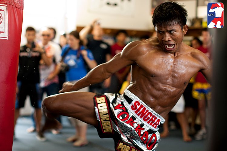 Muay Thai Boxing: Buakaw - Photo Gallery | Kickboxing | Training| Thai ...