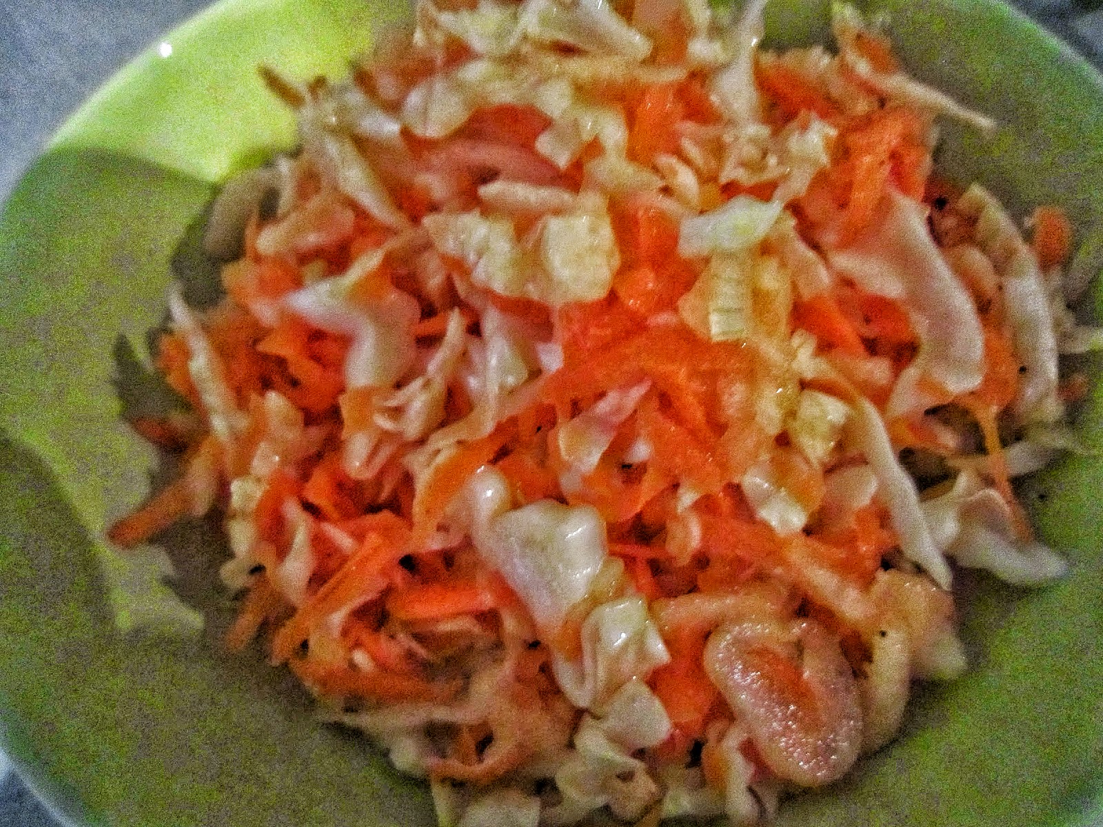 COCINA DE BADÍA.: Ensalada de col con zanahoria, puerros y cebolla