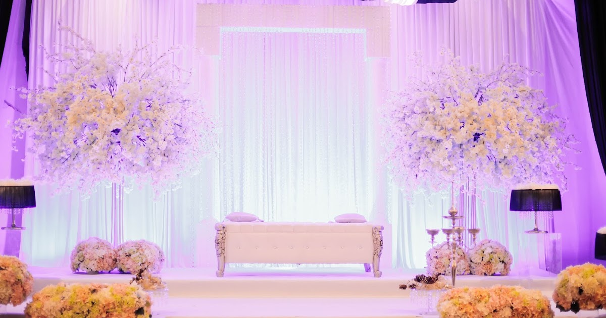 CLEO STUDIO AMPANG: PELAMIN CLEO STUDIO BLACK AND WHITE THEMED WITH SAKURA TREE