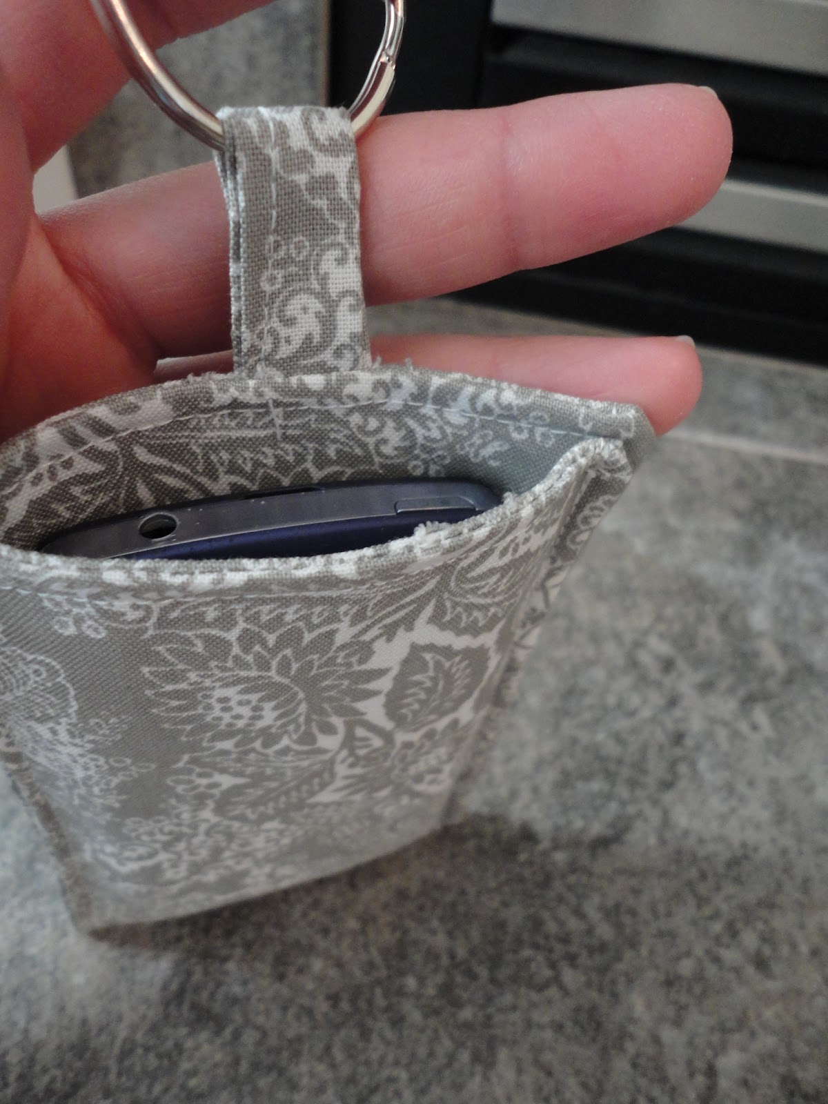 Living.Life.And.Loving.Every.Second: 10 Min. Cell Phone Case Tutorial