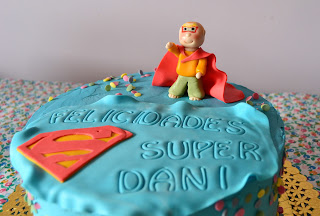 La dulce obsesión de Montse: Tarta Super Dani!!! y.... fondant duro! no ...