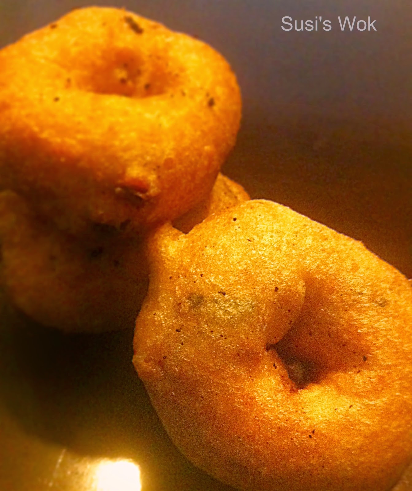 Susi's Wok: Ulundhu vada / Medhu vadai