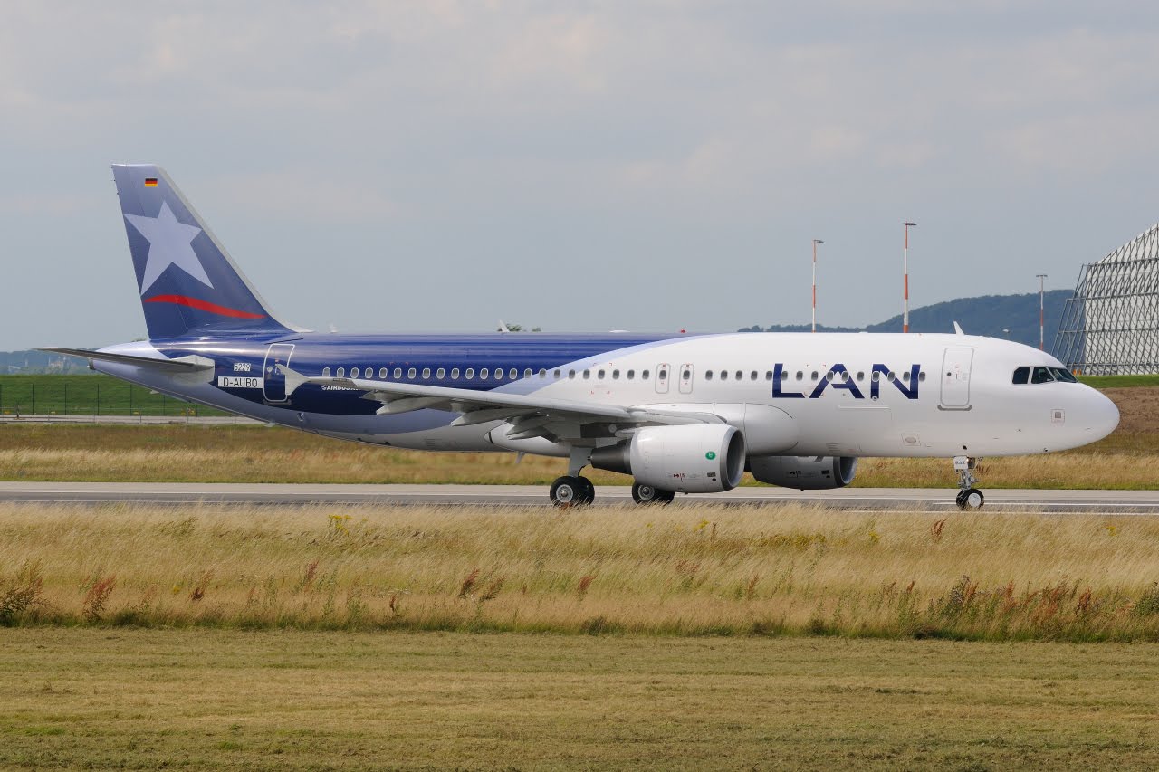 SCL News: LAN Airlines A320-214 CC-BAZ