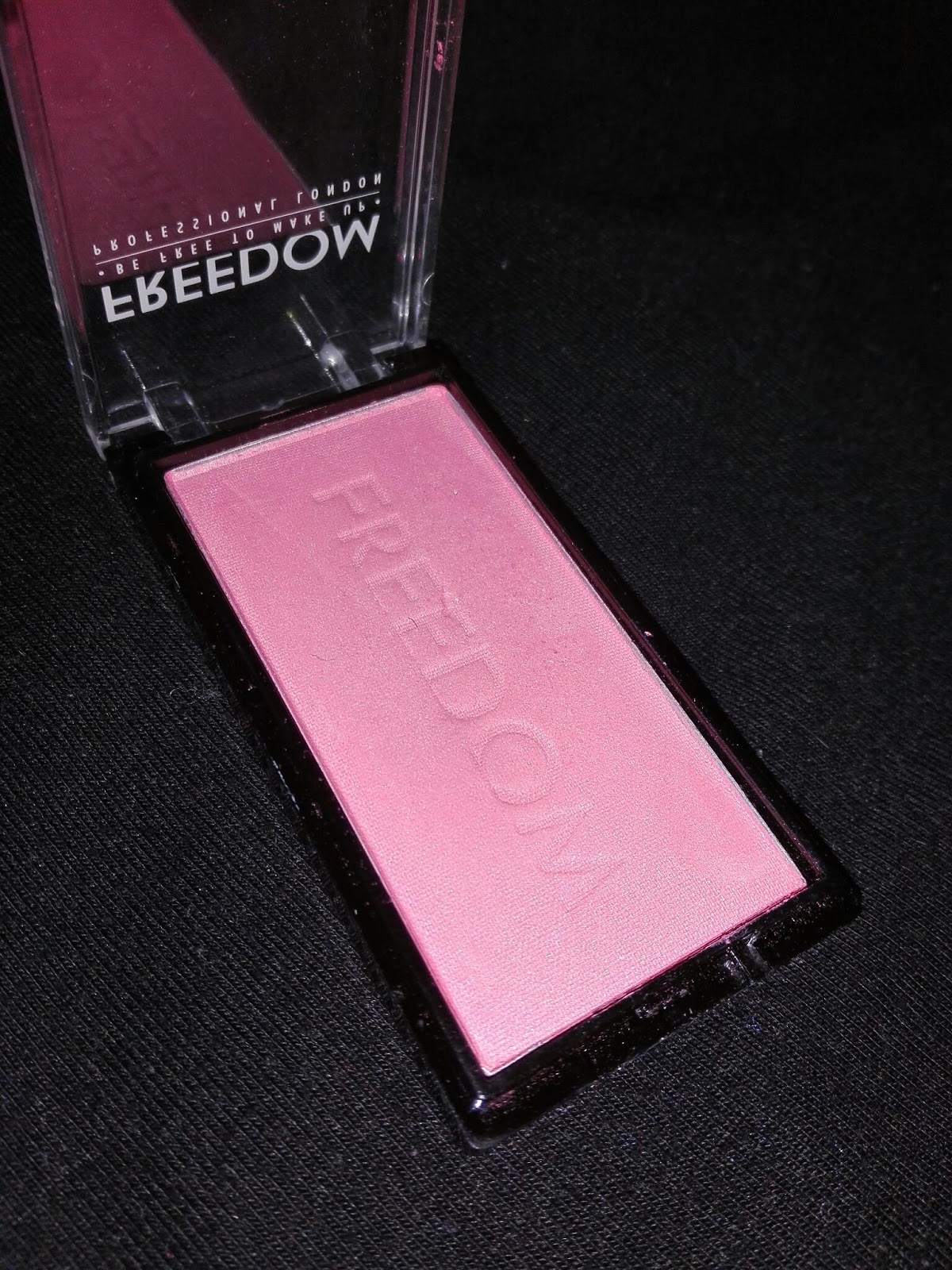 Review : Freedom Makeup London blush (Lethal Weapon)