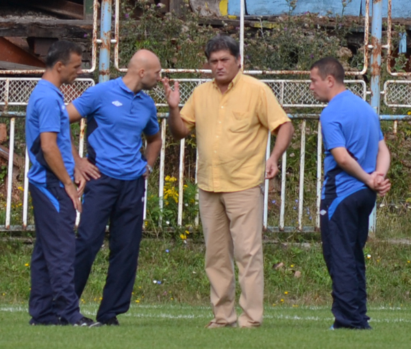 Sport-Campina: CSM Câmpina - Avântul Măneciu 2-1. Imagini cu brigada ...