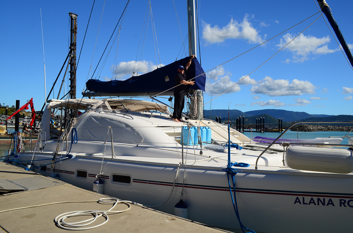 Sailing Aussie coast: Whitsunday Islands - Macona Inlet and Airlie