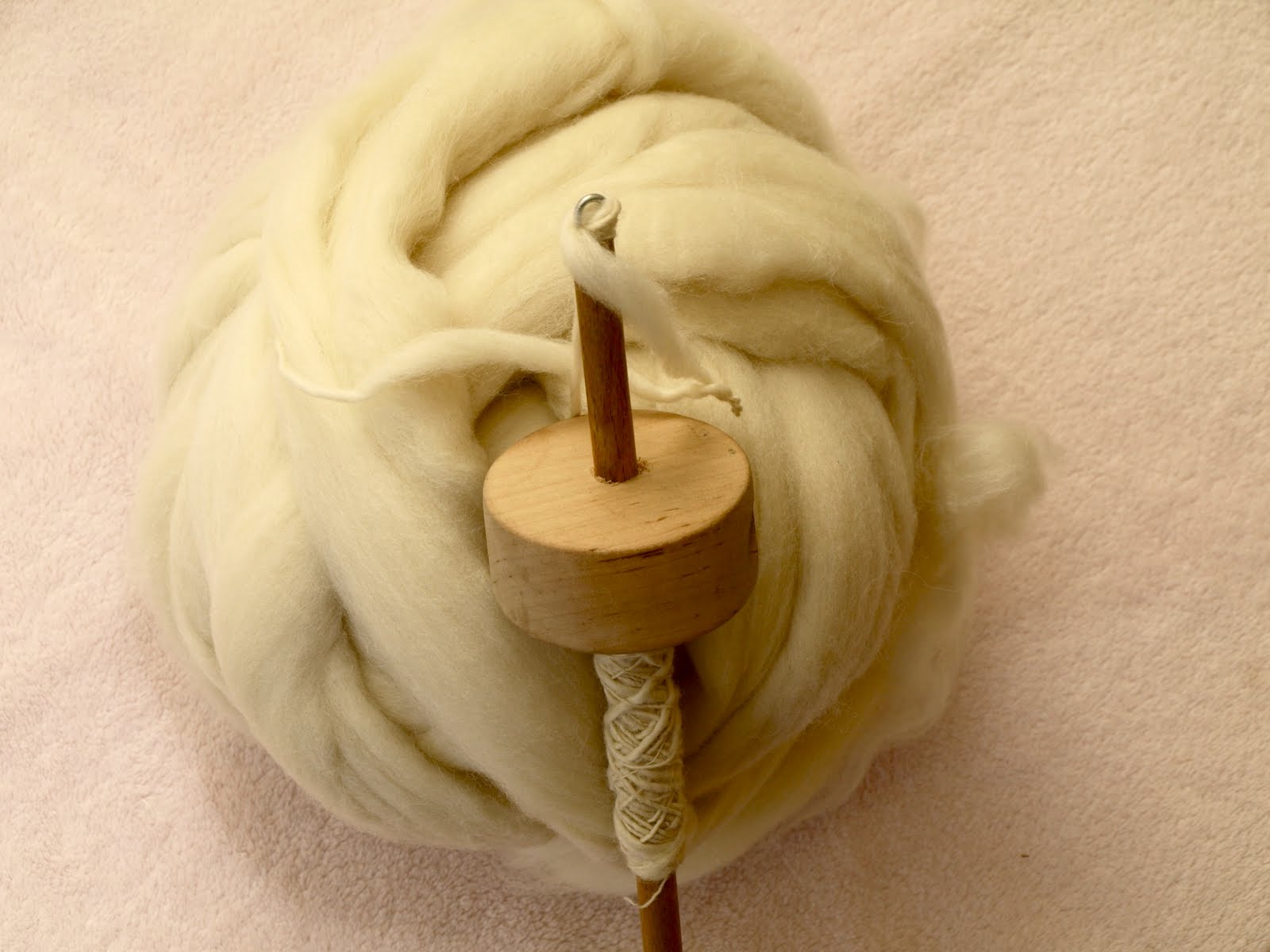 mamaia: Aprendiendo a hilar