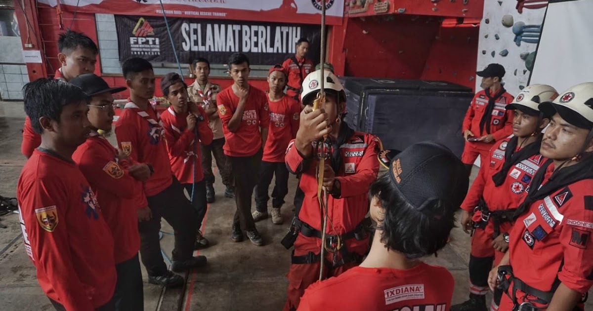 EduPramuka: Cara Memasang Anchor dalam Vertical Rescue