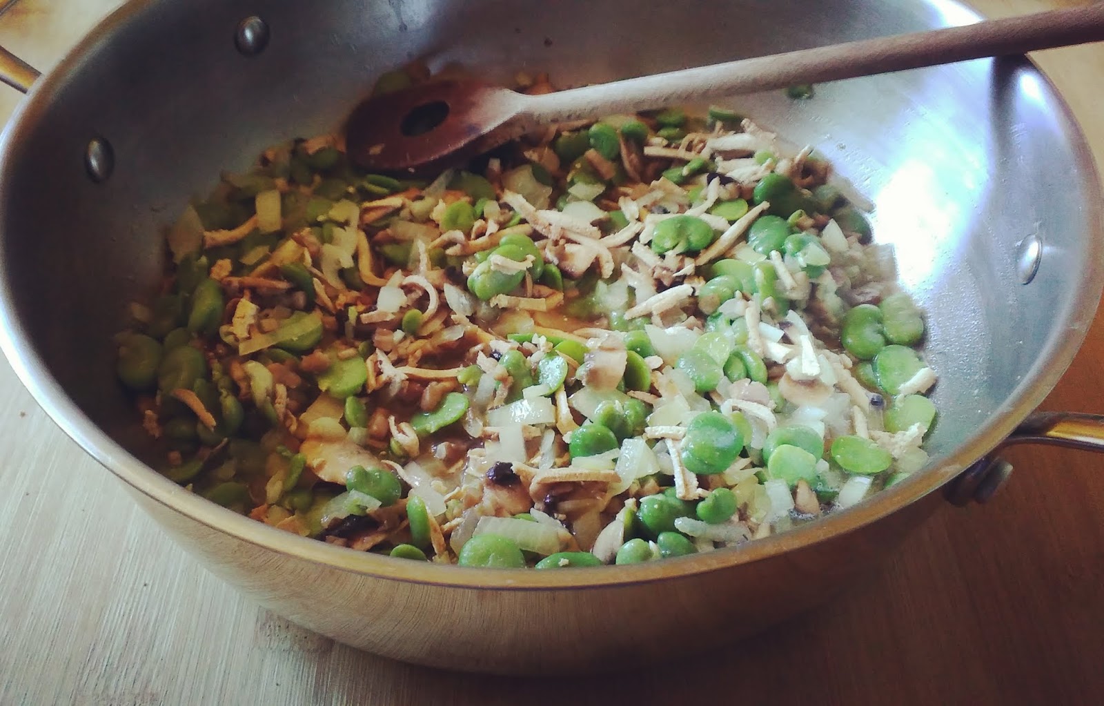 Fèves fraîches aux champignons