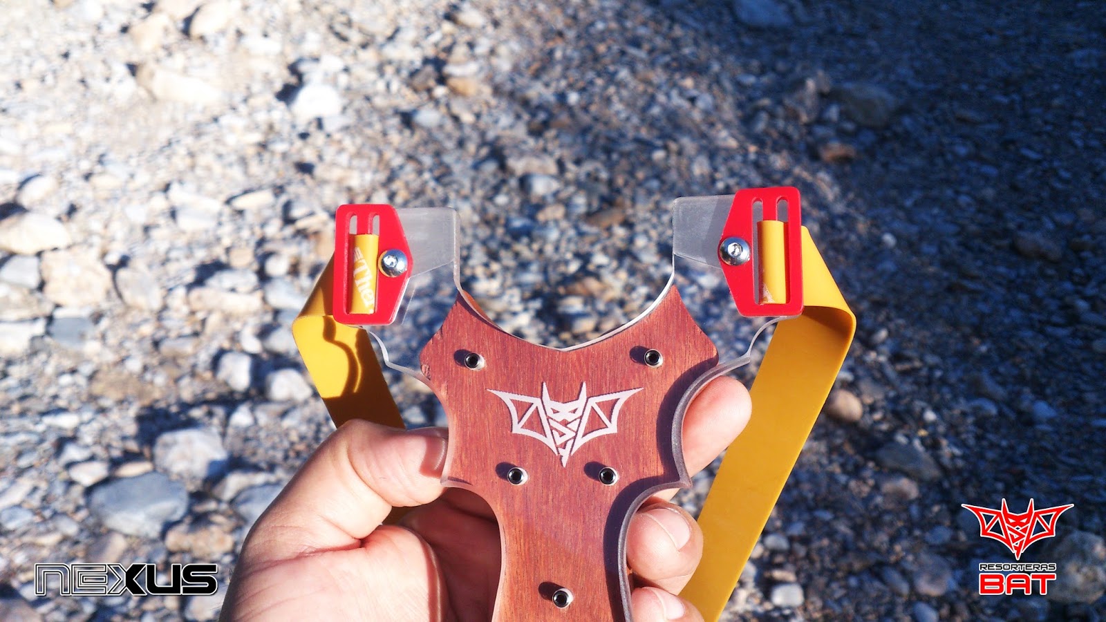 Resorteras BAT: Nexus, resortera de acrílico y madera