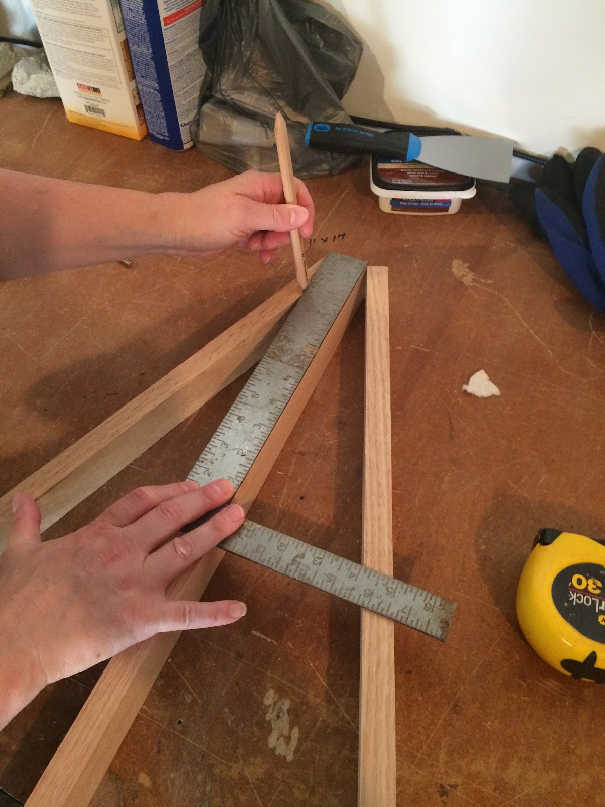ThreeComforts: Diy Wood Display Easel