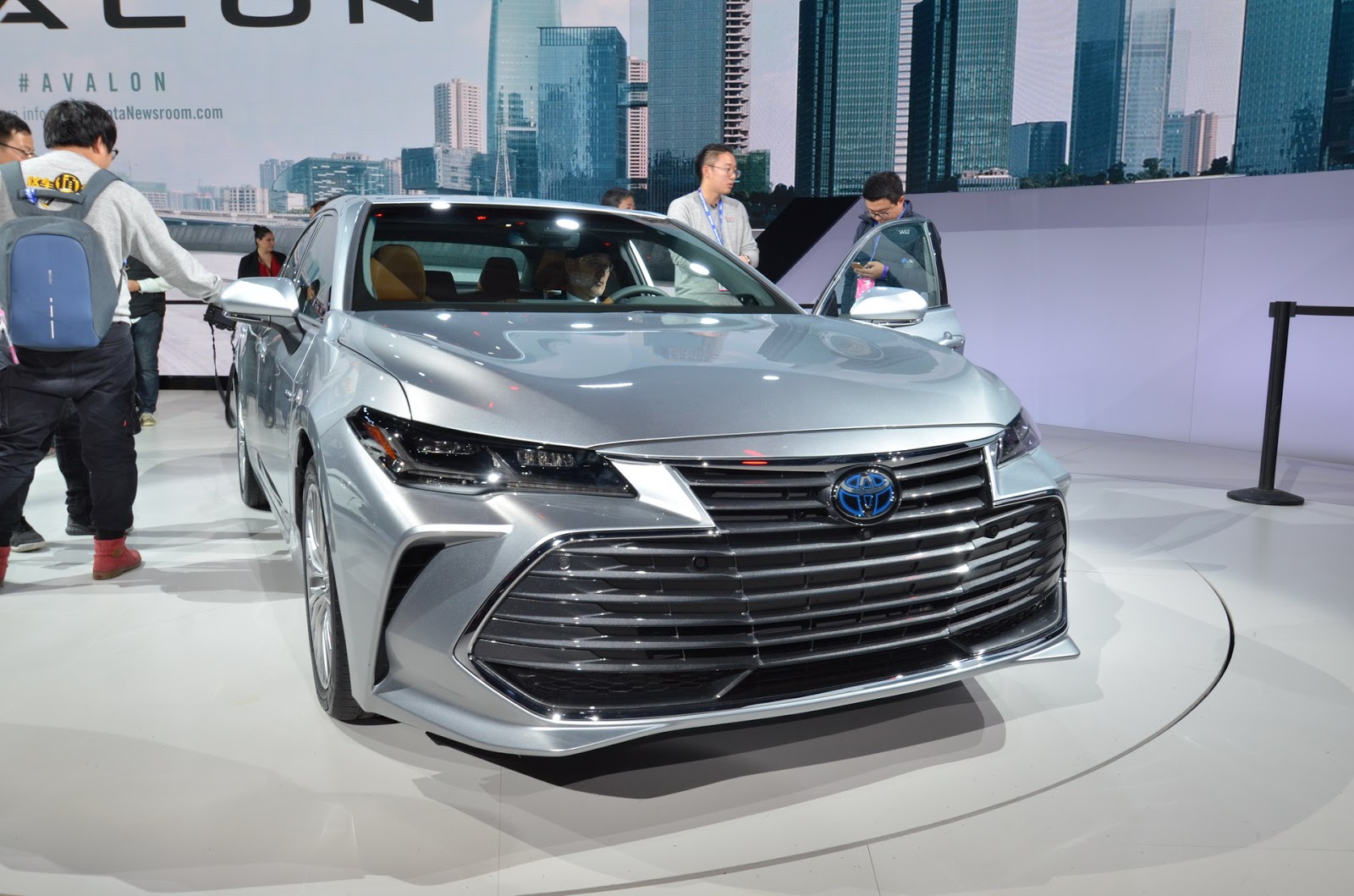 2019 Toyota Avalon Edges Closer To Lexus, Adds Apple CarPlay Too - car news