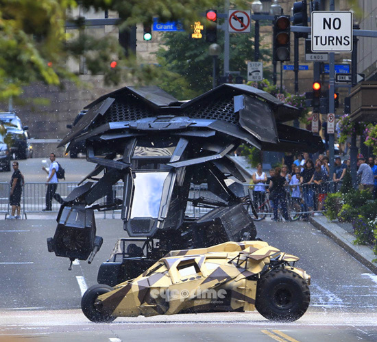 BATWING - THE DARK KNIGHT RISES - FIRST LOOK - BATNAVE AS PRIMEIRAS ...