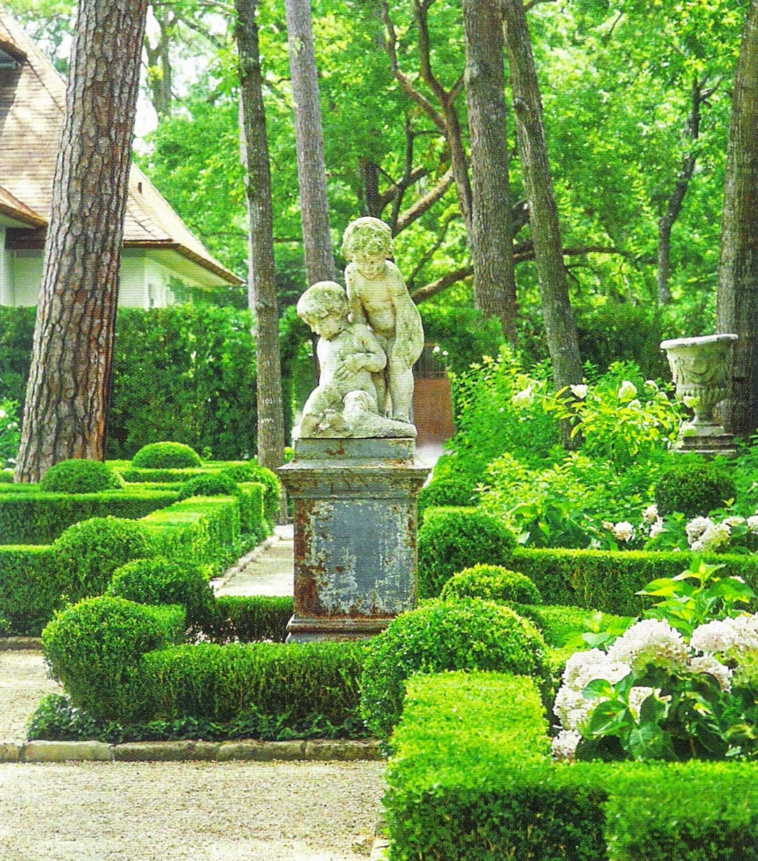 Pamela Pierce in the Garden - interiors and decor magazine