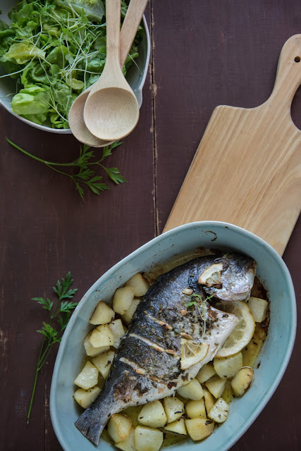 Frango do Campo: Dourada assada com ervas e limão