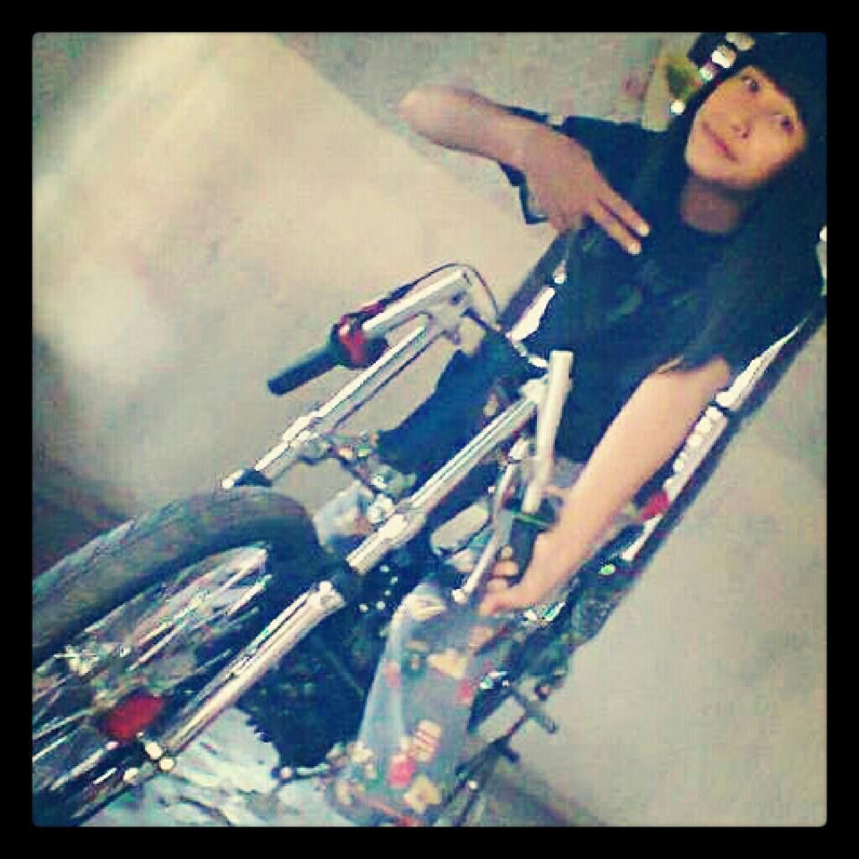 MODIFIKASI MOTOR: CEWEK RACING