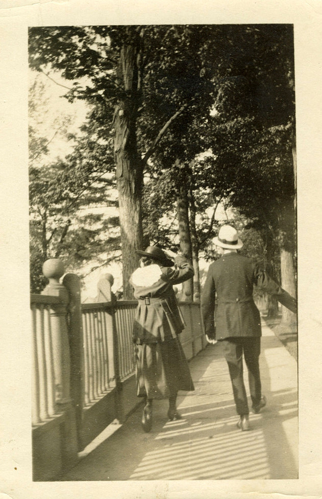 47 Interesting Found Snapshots of People Seen From Behind ~ Vintage ...