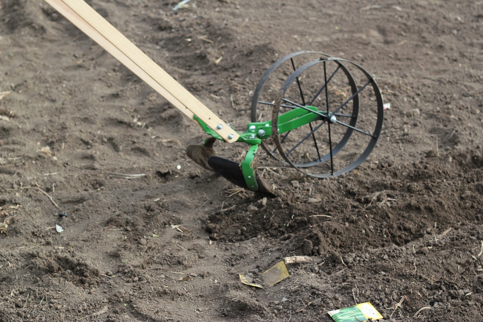 HOSS Wheel Hoe Review: 5 Top Features