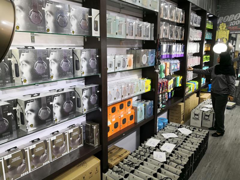 RUNNING WITH PASSION: HOCO O2O Retail Concept Store Launch