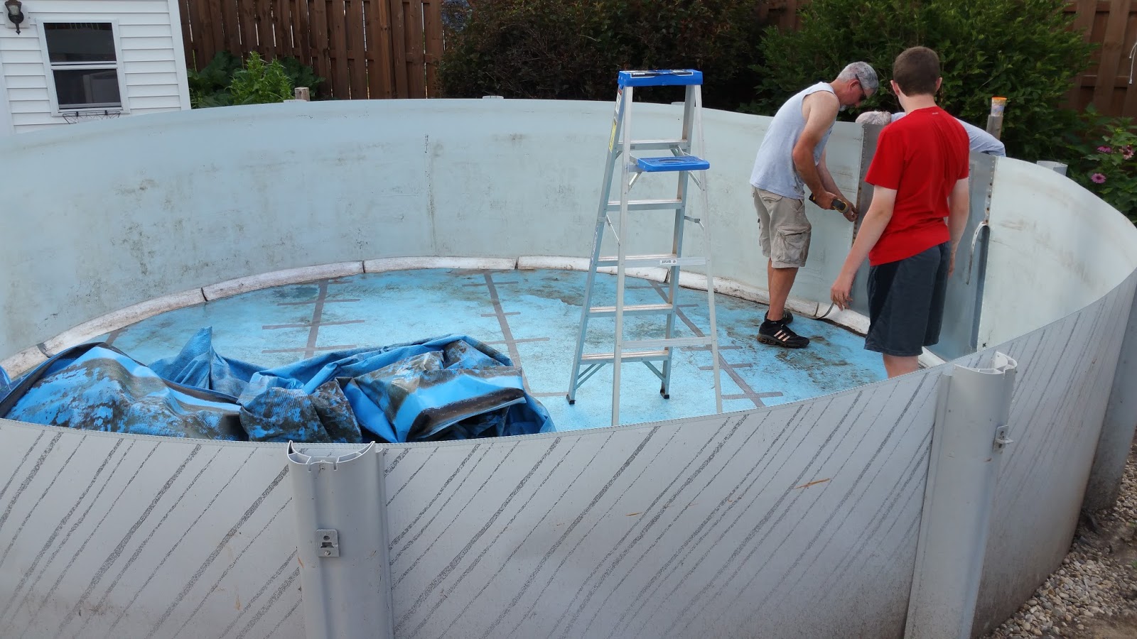 The Hayes Blog: Step 2 dismantle old pool.