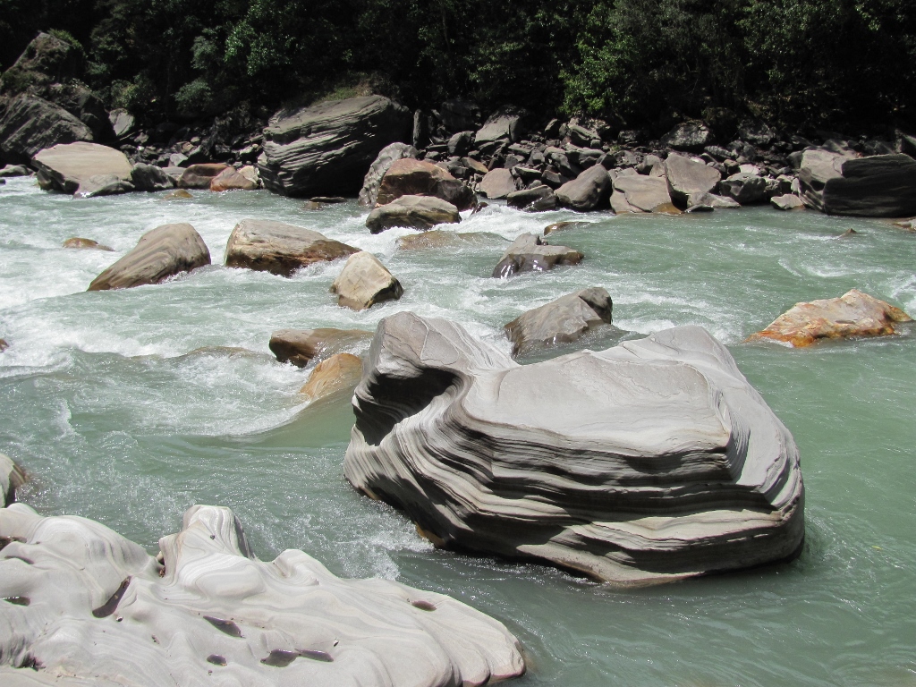 M&M Smith: DAY 6 : NEPAL : Maccha Khola (930m) - near JAGAT (1340m) - 6 ...