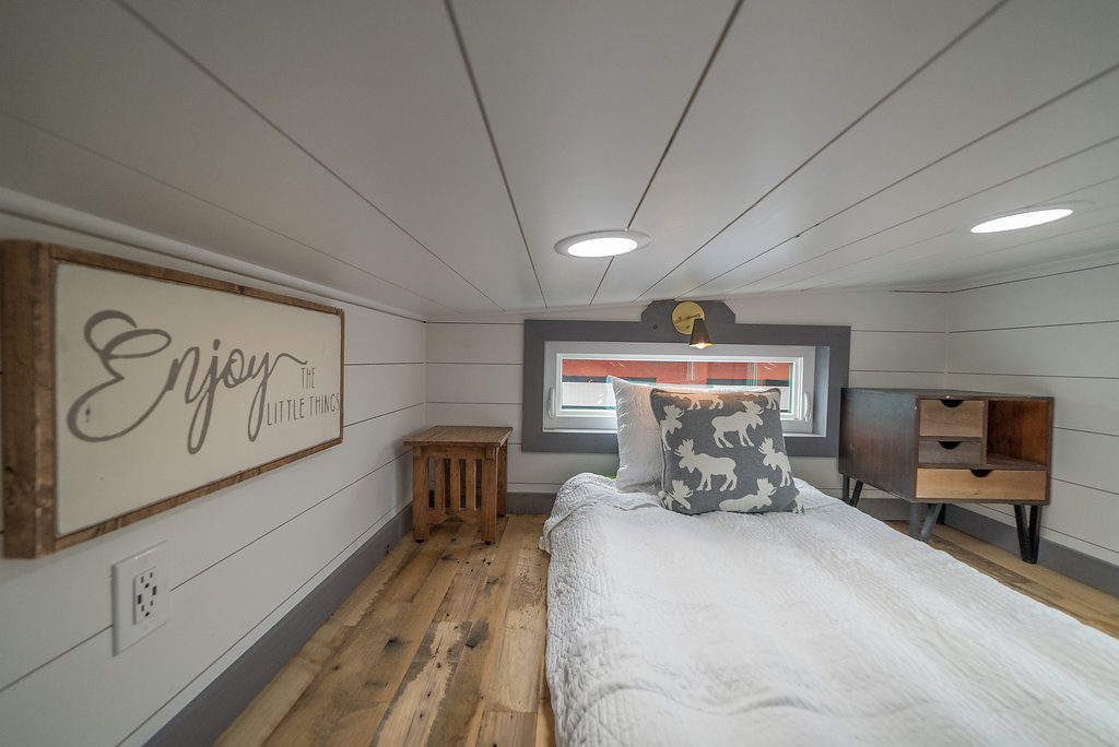 The Henderson (330 Sq Ft) [ TINY HOUSE TOWN ]