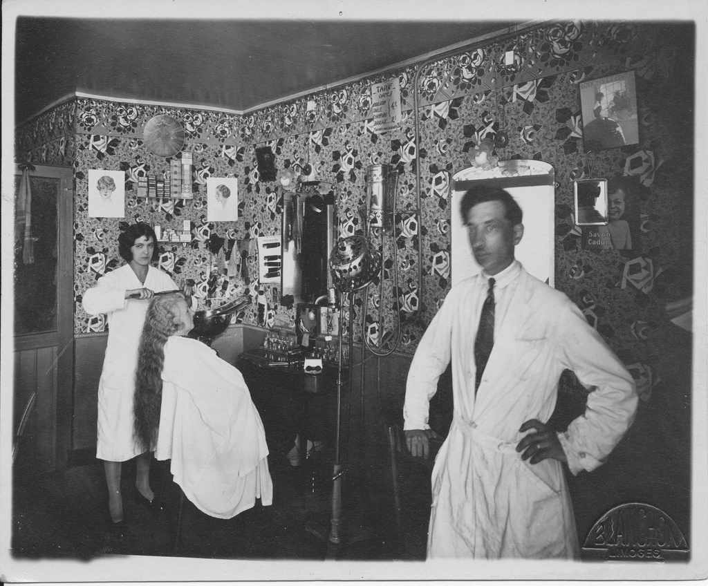 Amazing Vintage Photographs of a French Hair Salon in the 1920s ...
