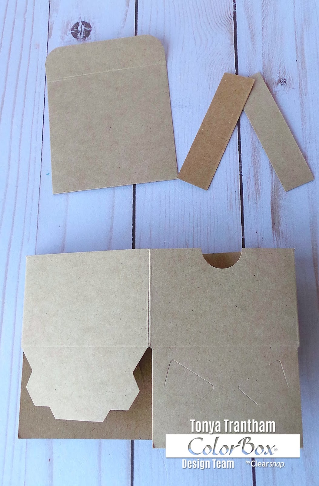 Creative Addiction to Paper: Butterfly House Gift Box