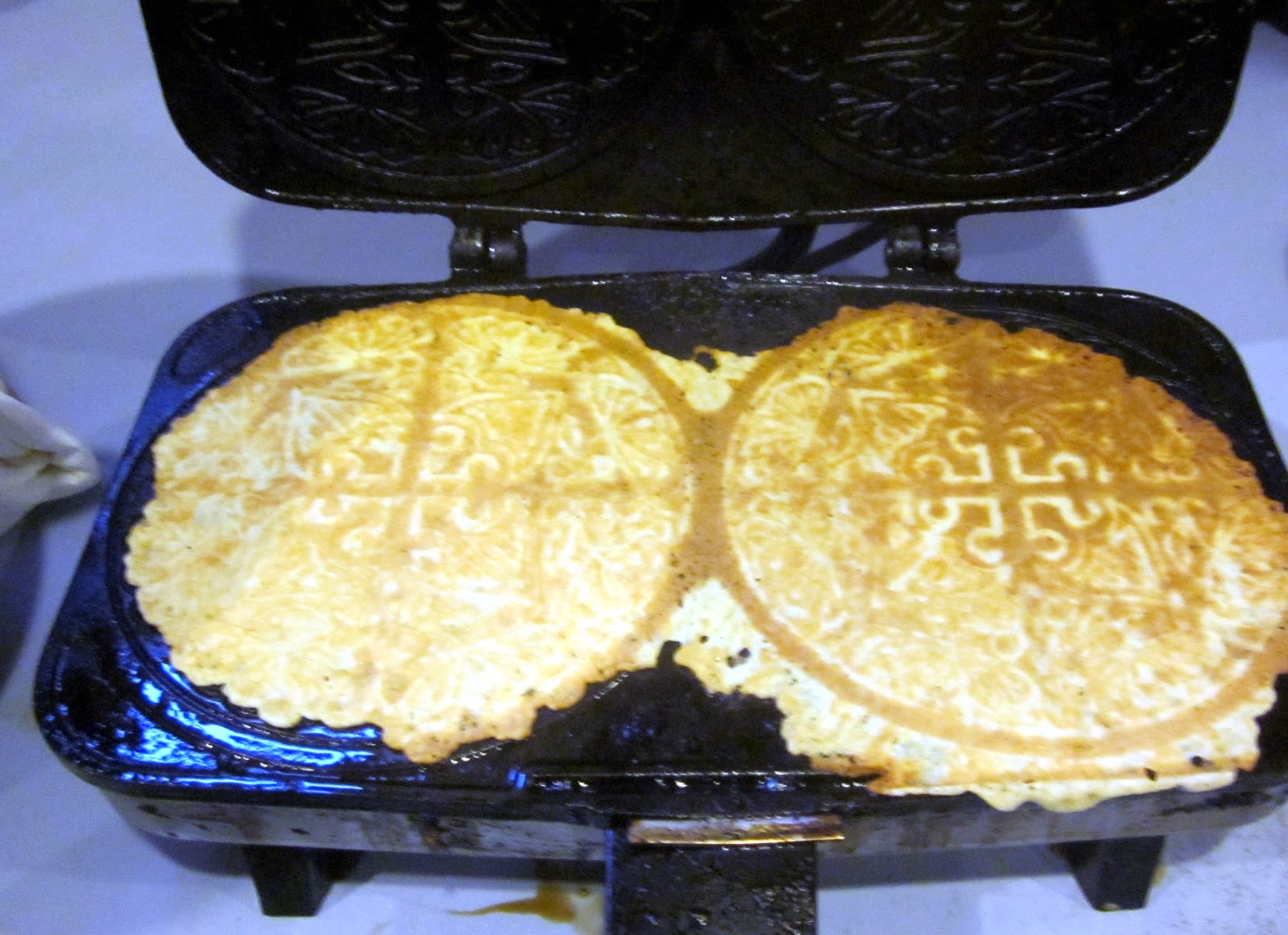 GAIL'S PLACE : Krumkake and Memories