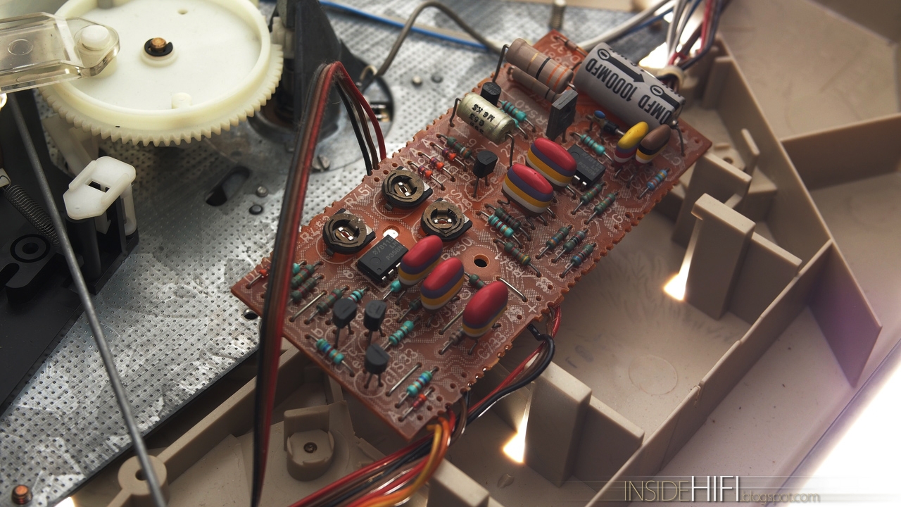 Inside Hi-Fi: Philips F 7215 (F7215/00)