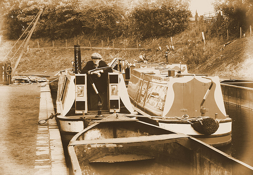 The Real Life of a Narrowboat Wife: Narrowboat or Narrow Boat?