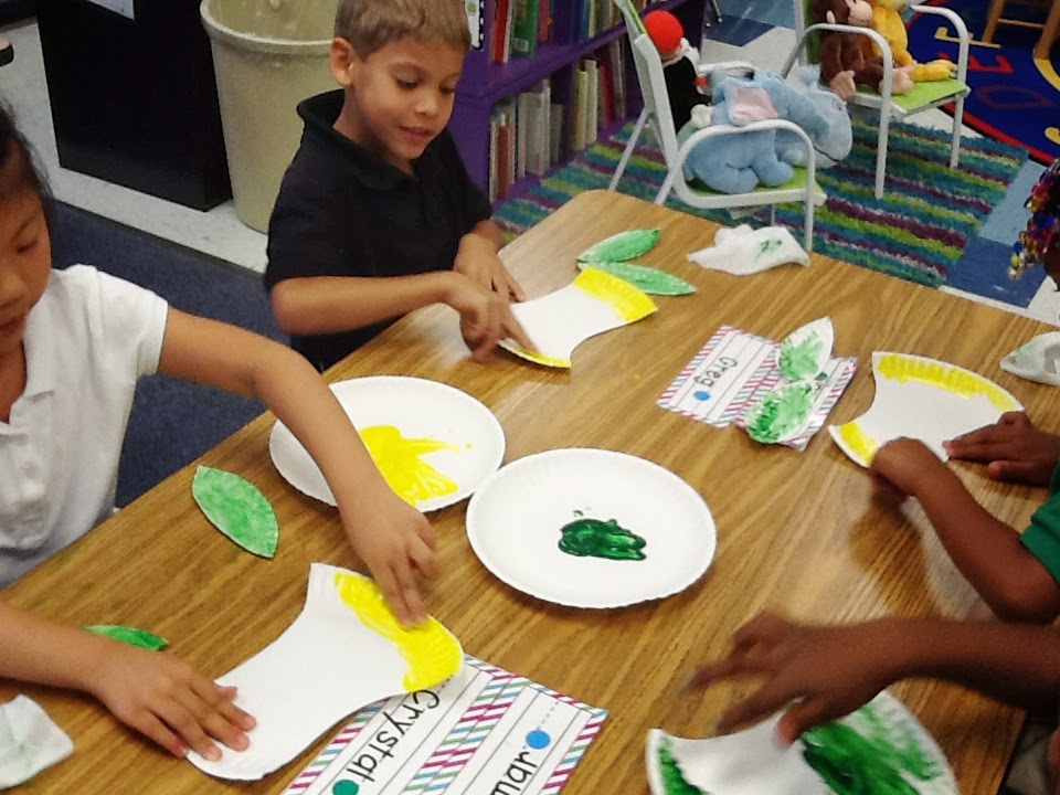 Mrs. Payton's Precious Kindergarteners: Apple Week & Friday Alphabet Hats