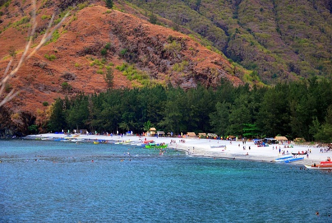 Pundaquit Beach: Anawangin Cove View