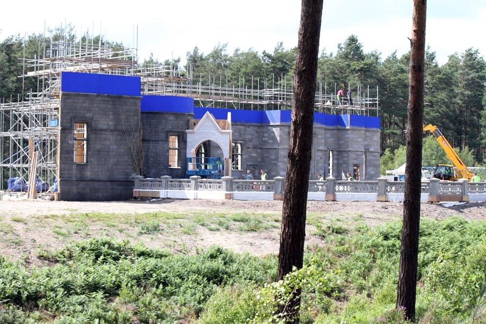 Dark Shadows News Page: New Movie Set Photos