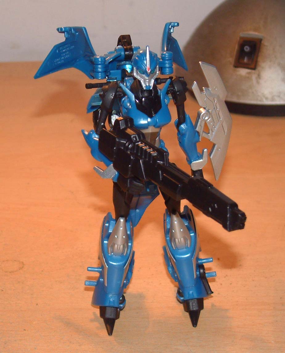 THE TRANSFORMERS: NEW YEAR POST PART 2- TF PRIME RID DELUXE ARCEE