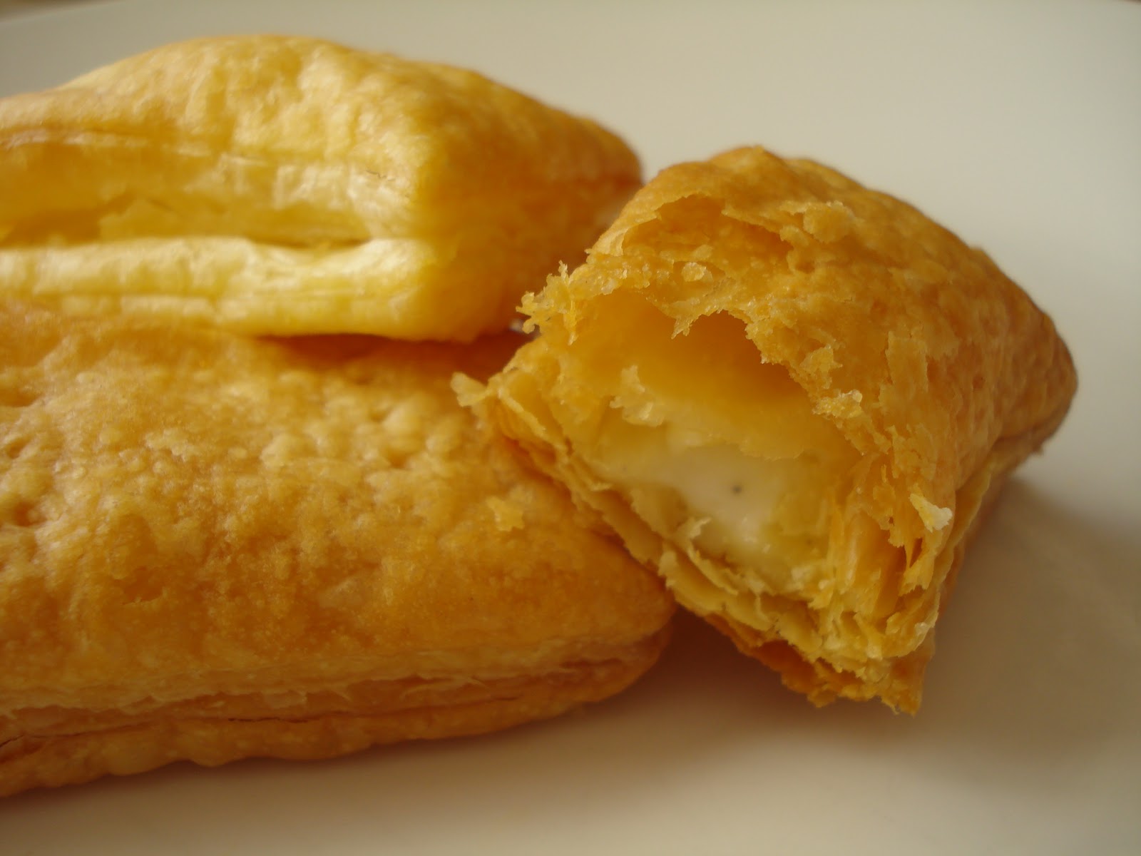 La gourmandise est un agréable défaut...: Friands au fromage