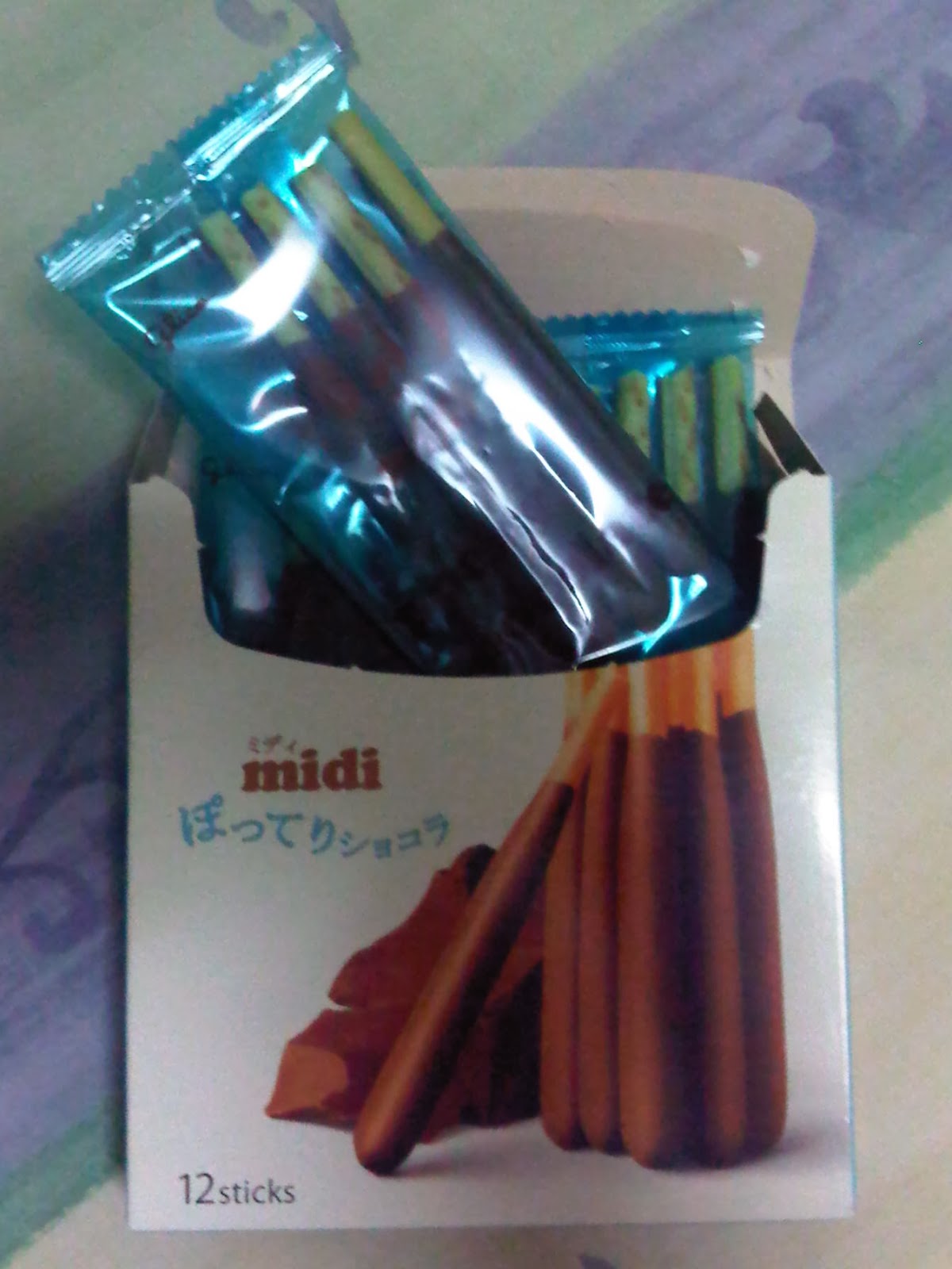 Regin's Realm: Snacks: Pocky chocolate Midi