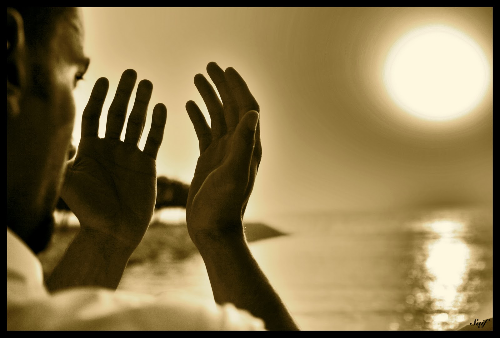 Familia orante En brazos de María: ¡Gracias, Señor!