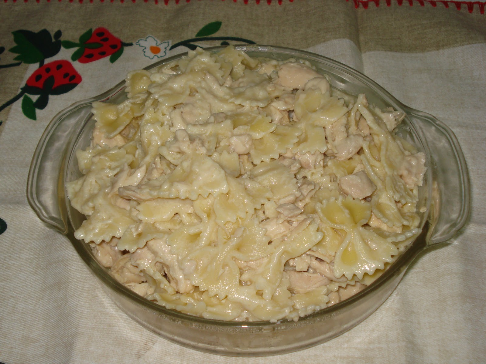 A caixa do tempo: Massa farfalle com frango e natas