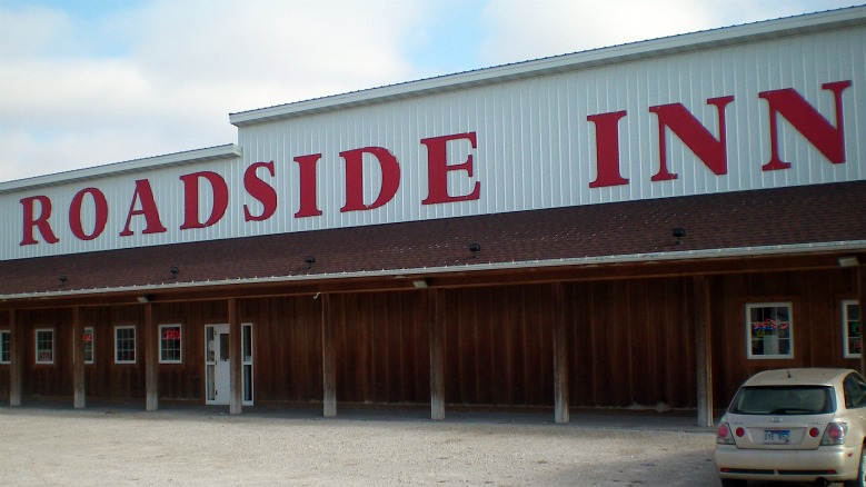 Des Loines: Roadside Inn Martensdale & the Famous Giant Loin