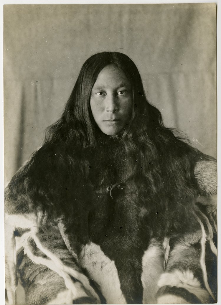 White Wolf : Rare Century-old images of the Inuit people by the country ...