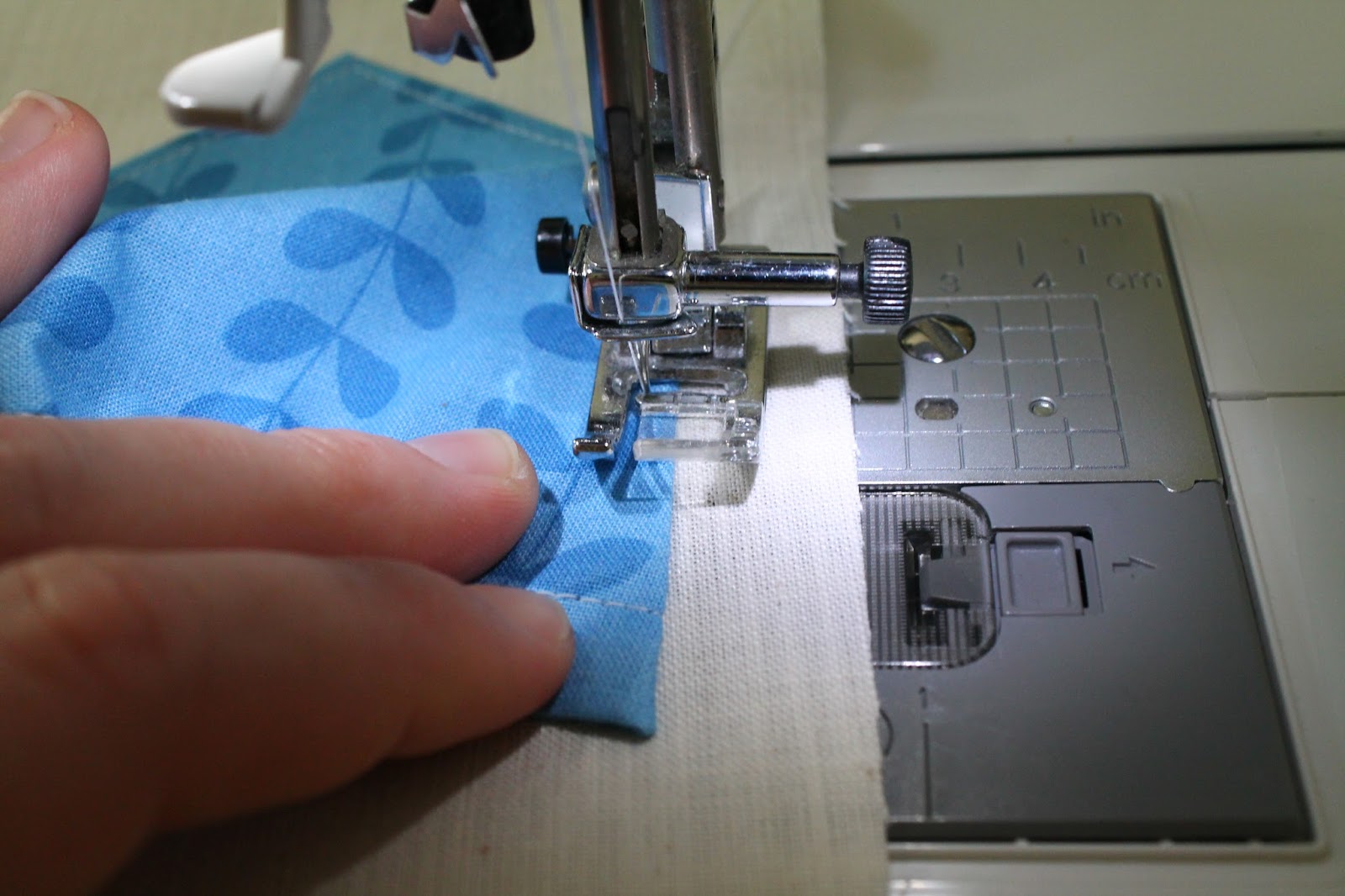 Straight Eight Sewing: Lots of Pockets Apron Tutorial -- Part 2