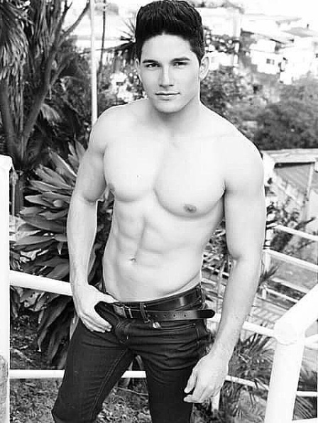 Man Central: Andres Baez: Shirtless