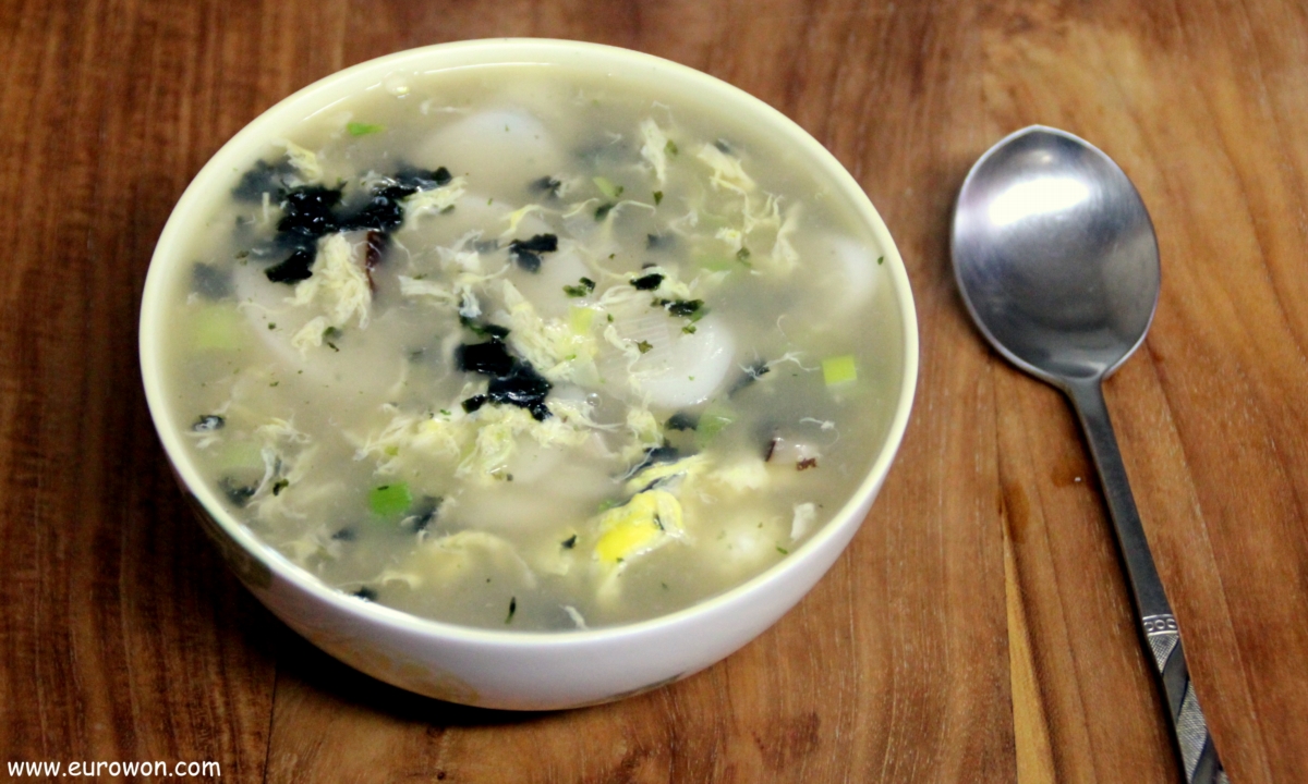 Tteokguk, sopa coreana para celebrar el año nuevo [Eurowon]