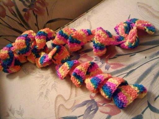 This Crafting Life: Easy Curly Scarf [crochet pattern]