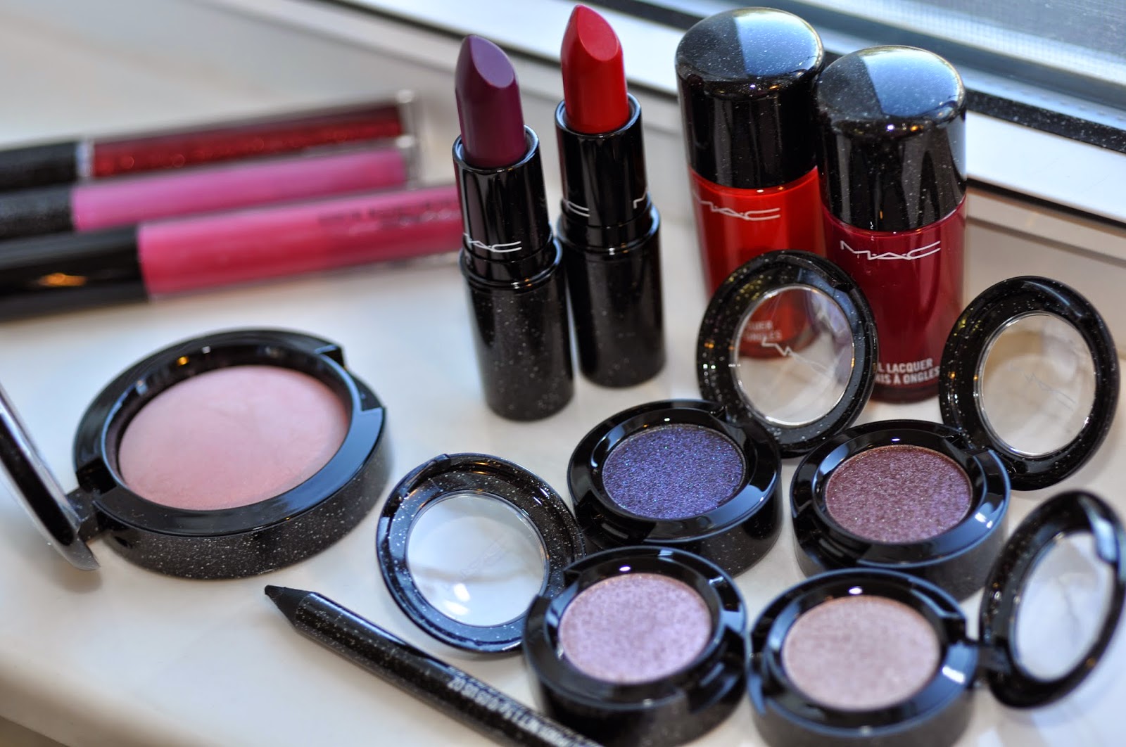 MAC Holiday 2014 Heirloom Mix Pressed Pigments In Noble Descent